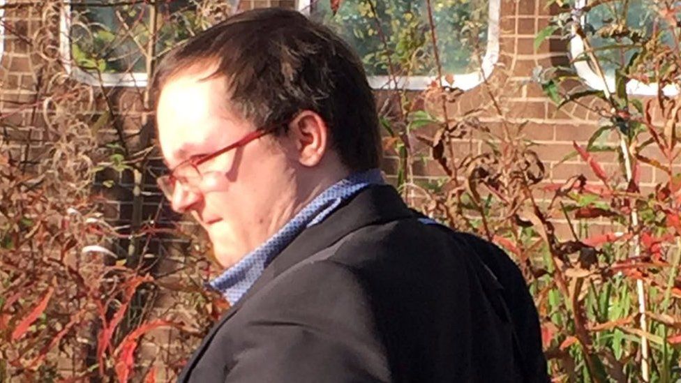 Disgwyl carchar am droseddau rhyw yn erbyn plant - BBC Cymru Fyw