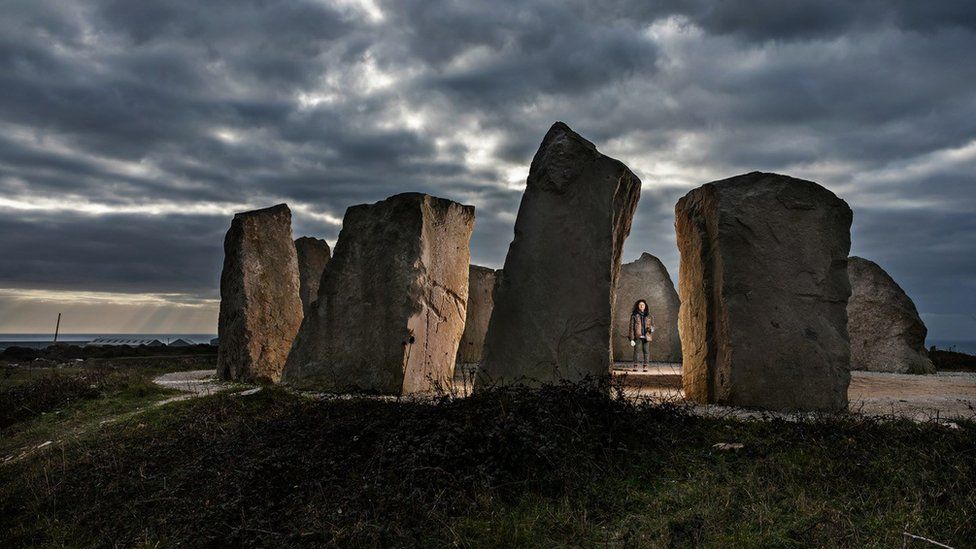 Portland stone circle unveiled as homage to environment - BBC News