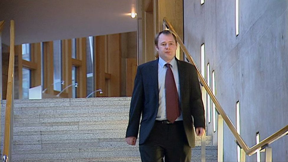 An early farewell to Richard Baker - BBC News