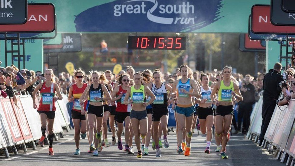 Great South Run: Thousands of runners take part - BBC News