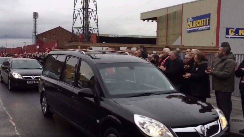 Norman Rimmington: Funeral held for Barnsley FC 'legend' - BBC News