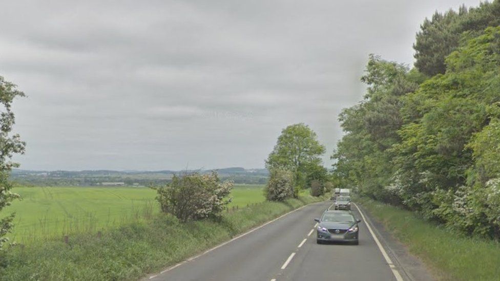 One person dies after crash in Kirkcaldy - BBC News