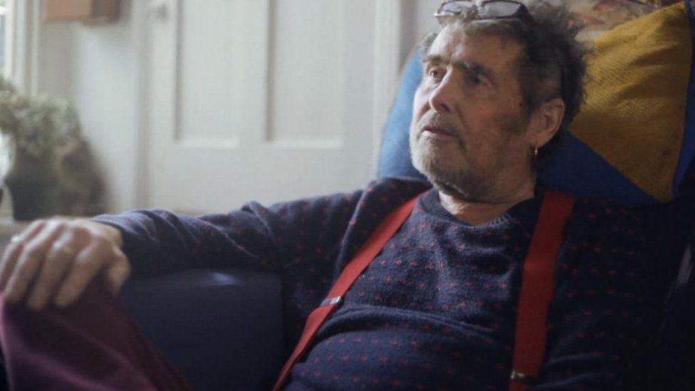 Artist Osi Rhys Osmond's last work for Maggie's cancer centre - BBC News