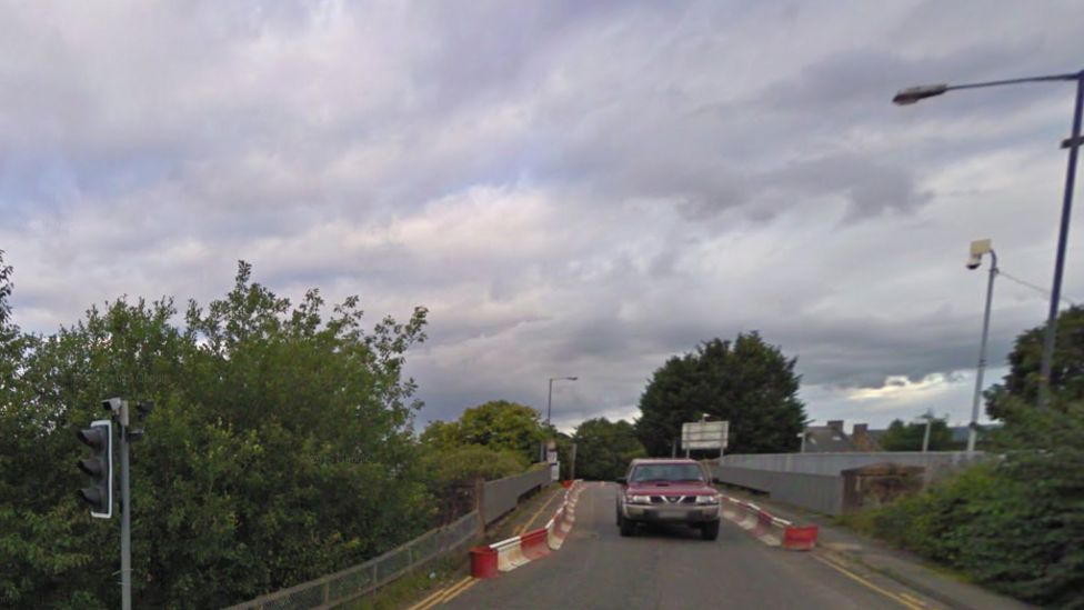 Major fire in industrial estate in Muir of Ord - BBC News