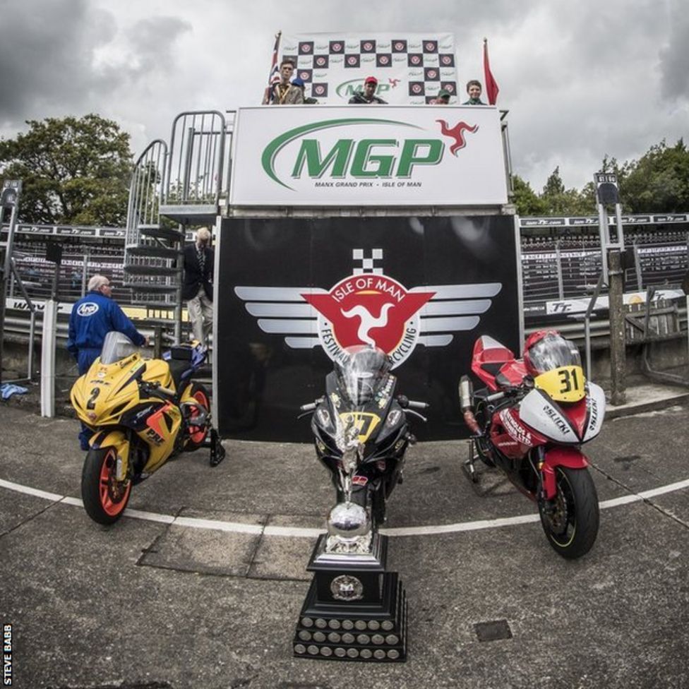 Manx Grand Prix 2017: Michael Evans storms to Senior GP victory - BBC Sport