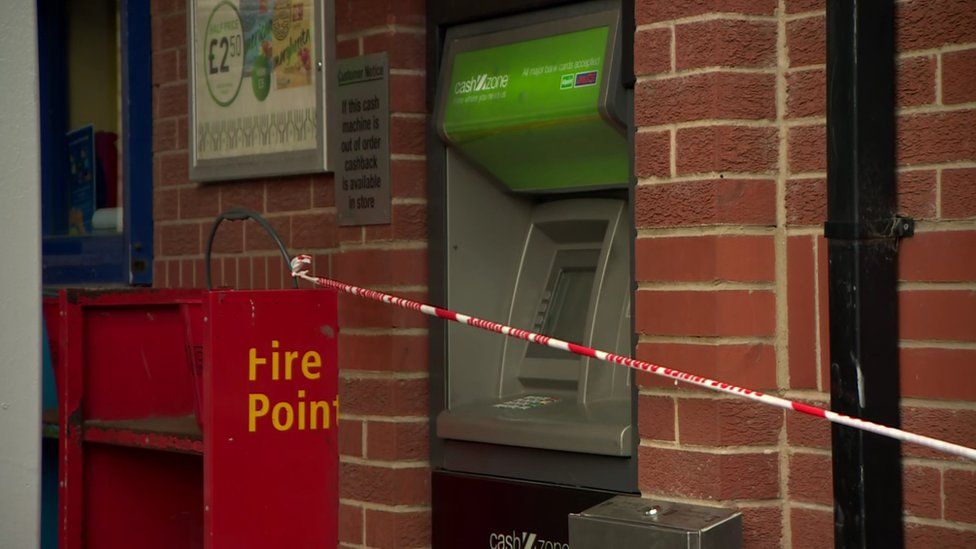 Men arrested over attempted Belfast cash machine theft - BBC News