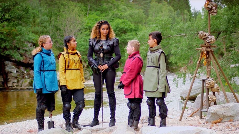 Amputee schoolgirl is among contestants on new series of Raven - BBC News