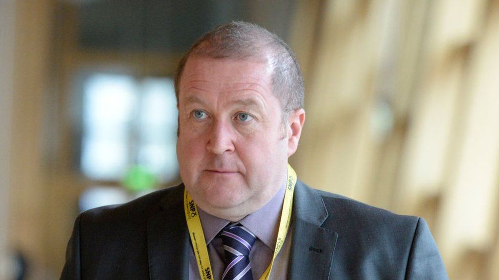 COP26: Minister 'not optimistic' of avoiding rail strike - BBC News