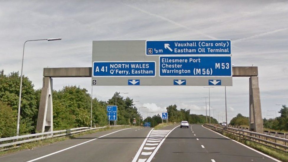 Wirral M53 motorway crash kills driver - BBC News