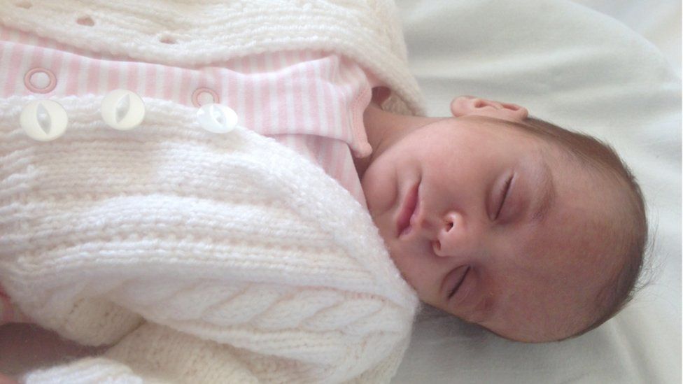 Baby abandoned in Corby 'handed to foster carers' - BBC News