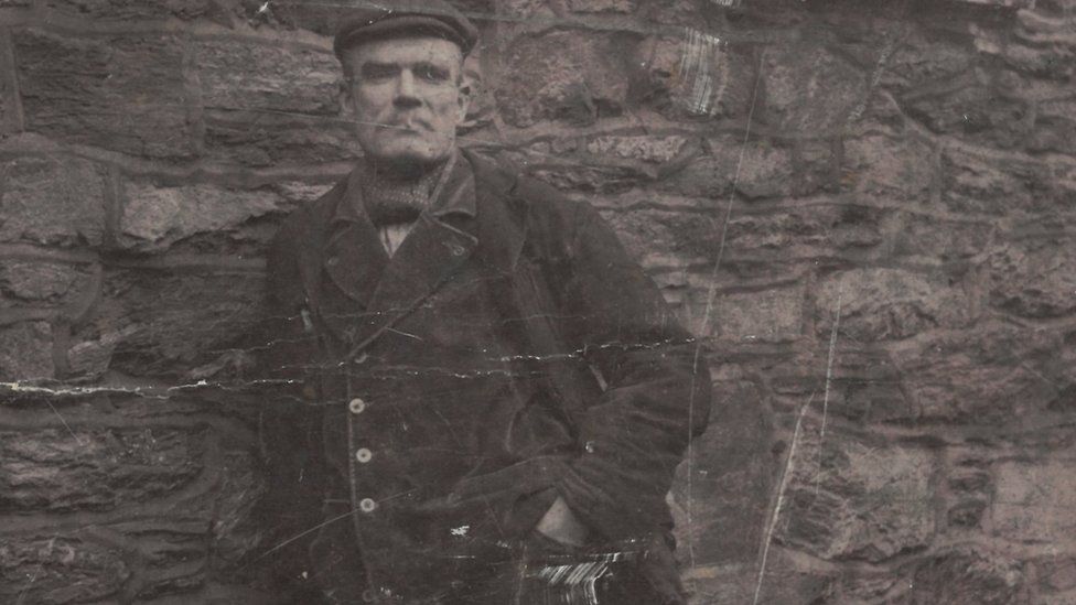 Christmas murder in 1909 reunites long lost family - BBC News