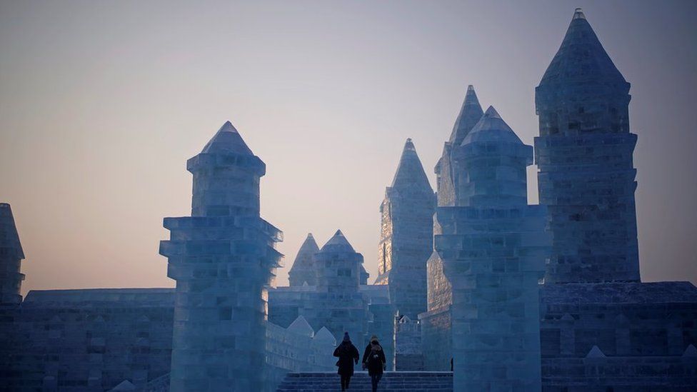 Incredible ice sculptures in China - BBC Newsround