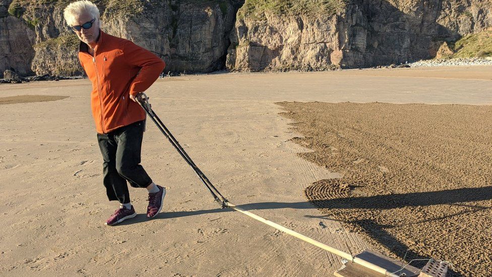 Simon Beck: Brean Down sand design is artist's 500th creation - BBC News