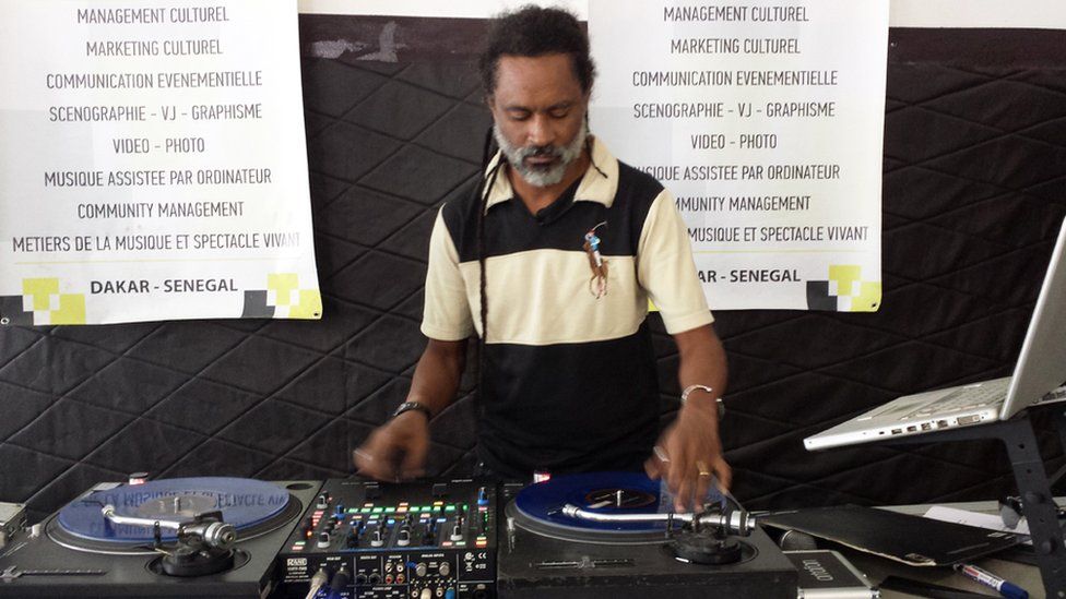 Can the DJ of Dakar stop people emigrating? - BBC News