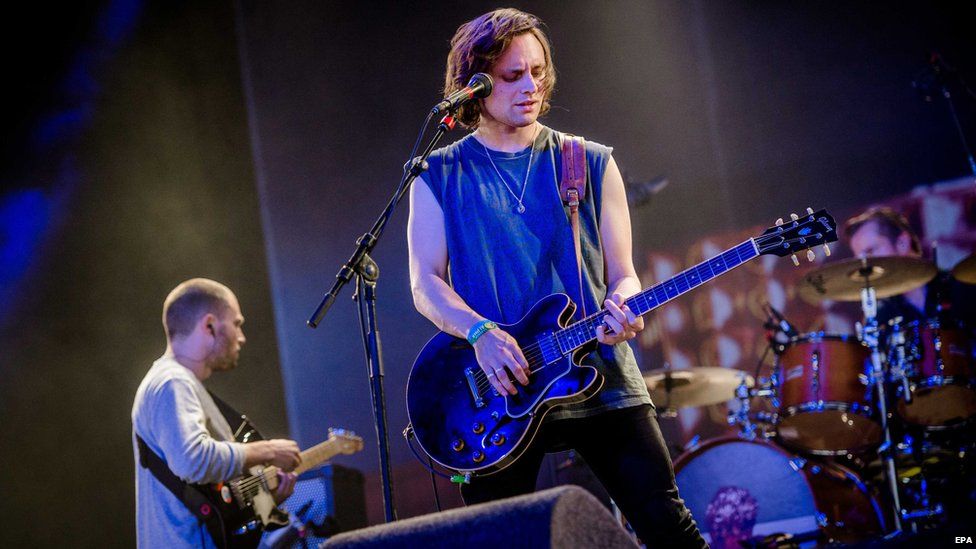 The Maccabees announce UK tour starting in November - BBC News