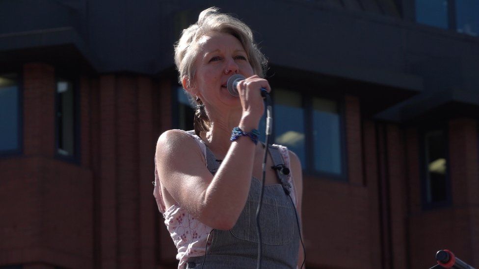 Extinction Rebellion 'stemmed from failed bus lane protest' - BBC News