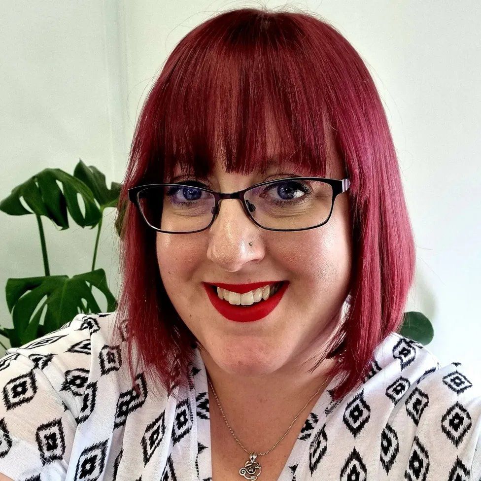 Cau banciau Barclays olaf Ceredigion yn 'gywilyddus' - BBC Cymru Fyw