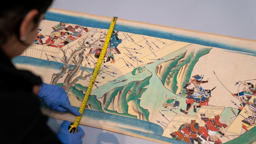 Large samurai scroll among 27,000 items to be catalogued - BBC News