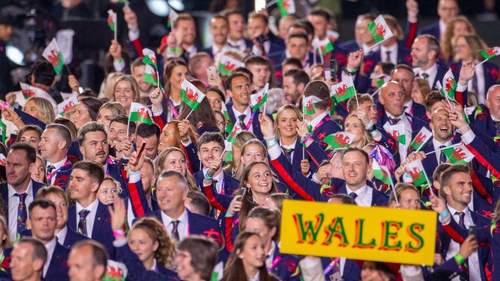 Commonwealth Games: Opening Ceremony kicks off with a bang - BBC Newsround