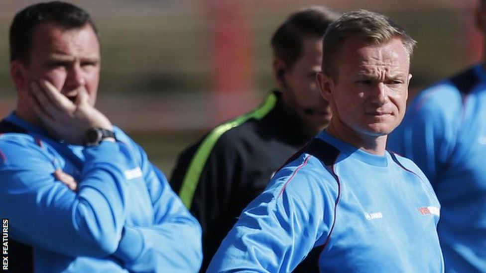 Dean Keates: Manager needs to 'build bridges' at Wrexham - BBC Sport