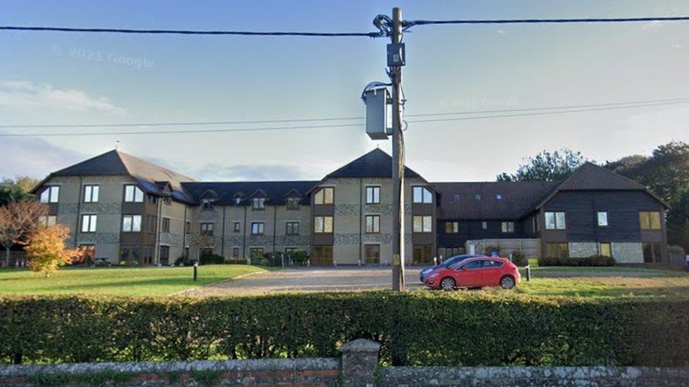 Salisbury Hospital receives £14m to build new ward - BBC News