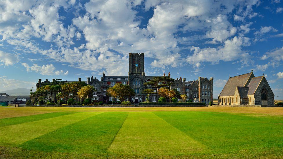 Isle of Man's international students allowed to return - BBC News