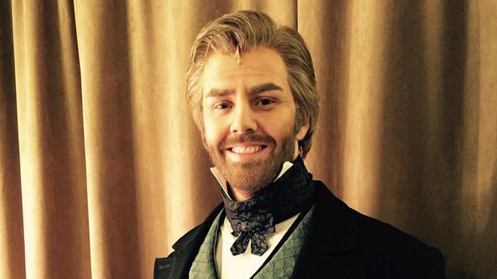 Tua’r Gorllewin! Cymry yn sioeau cerdd y West End - BBC Cymru Fyw