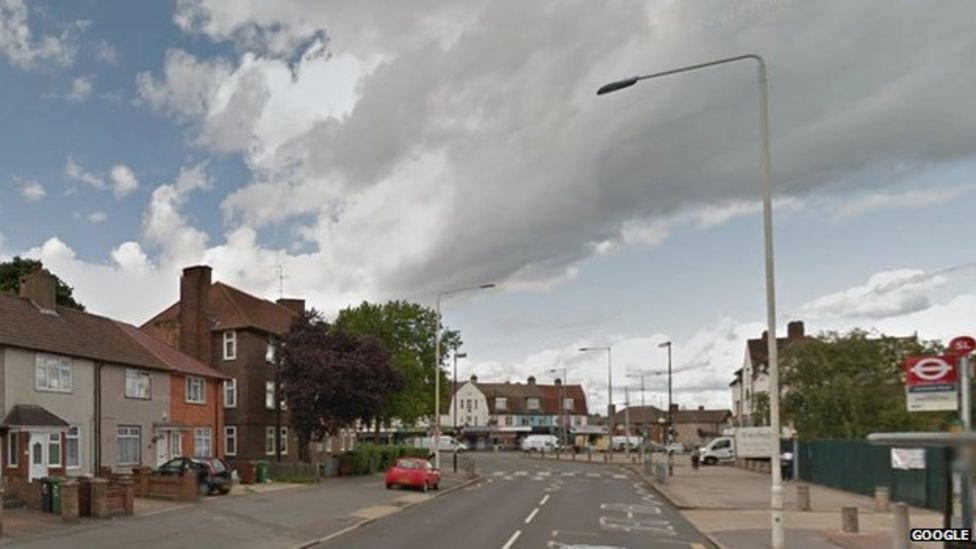 Man critical after Dagenham knife attack - BBC News