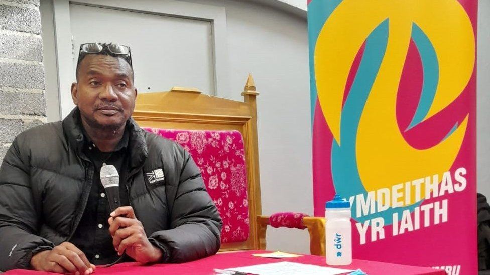 Joseff Gnagbo: 'Pwysig bod y Gymraeg ar gael i bawb' - BBC Cymru Fyw