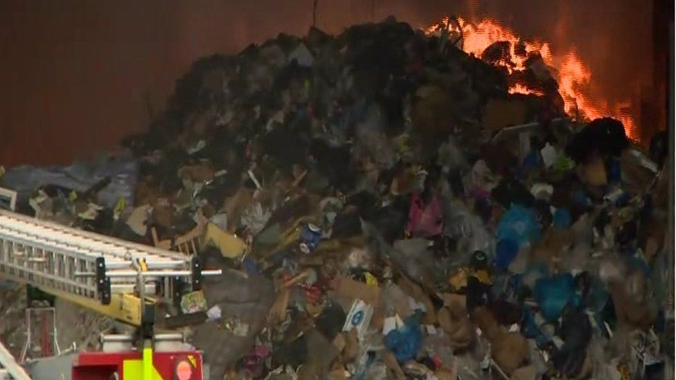 West Belfast: Waste plant fire 'could burn for 24 hours' - BBC News