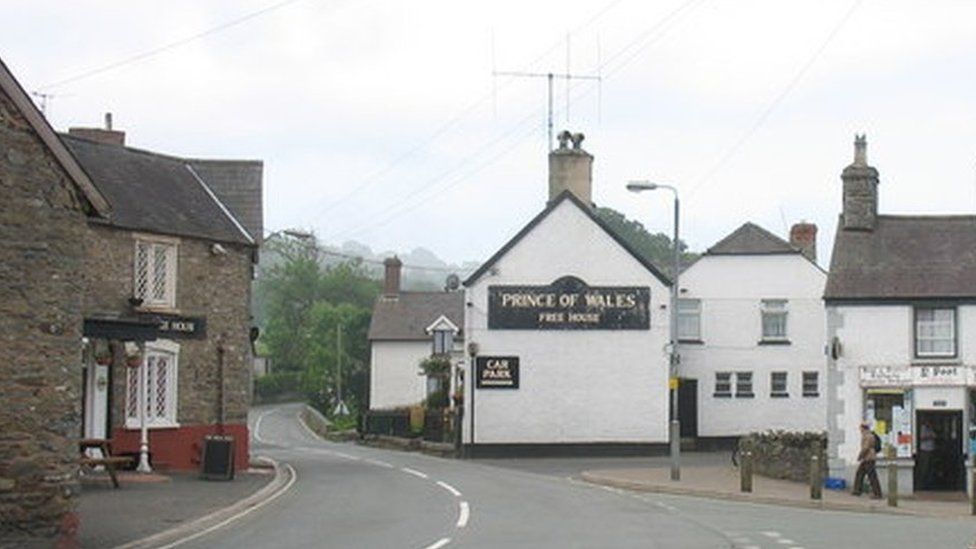 Cynwyd Community Council reverses Welsh-only policy - BBC News