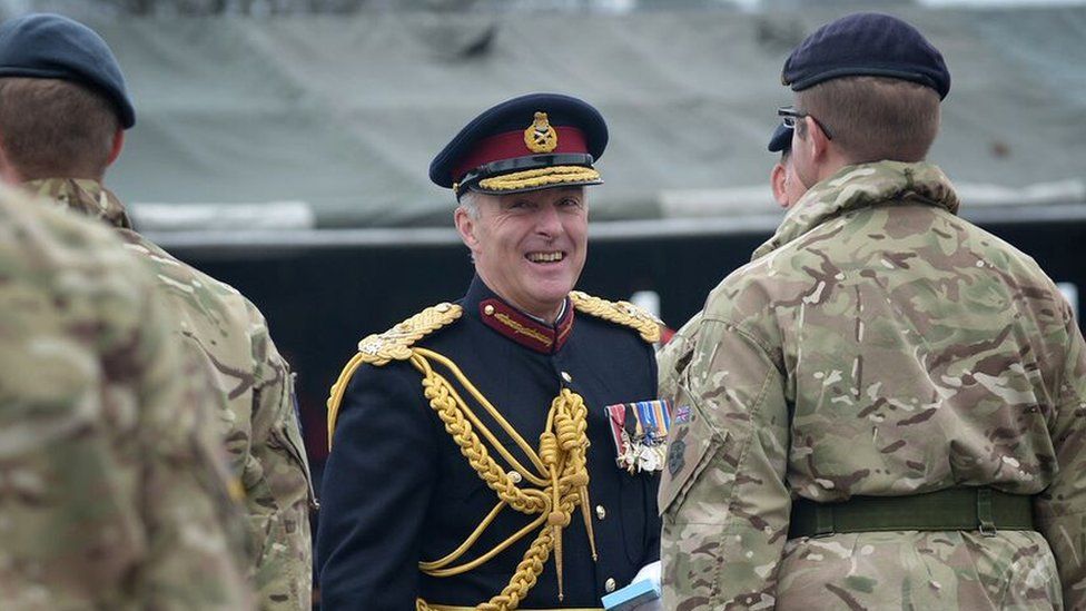 Ebola military medics are awarded medals in York - BBC News
