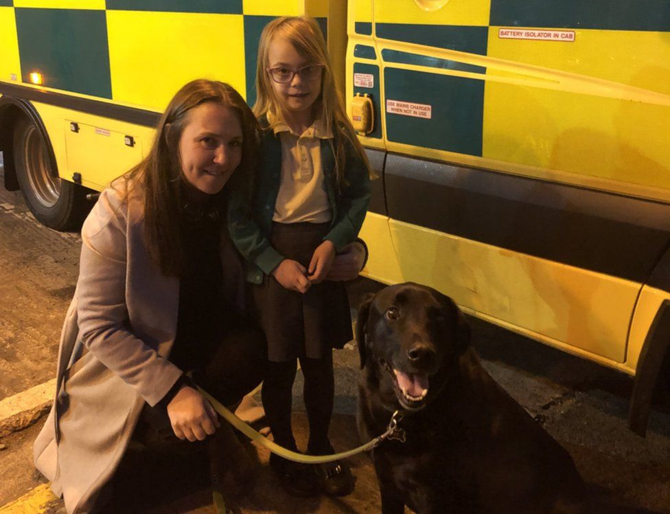 Preston girl 'calmly' dials 999 after mum falls down stairs - BBC News