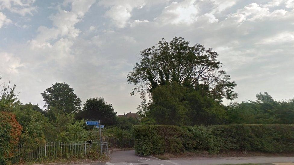 Lowestoft attack: Girl, 12, assaulted by men on footpath - BBC News