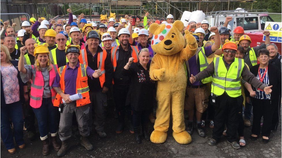 £100 parking tickets for Swansea DIY SOS volunteers - BBC News