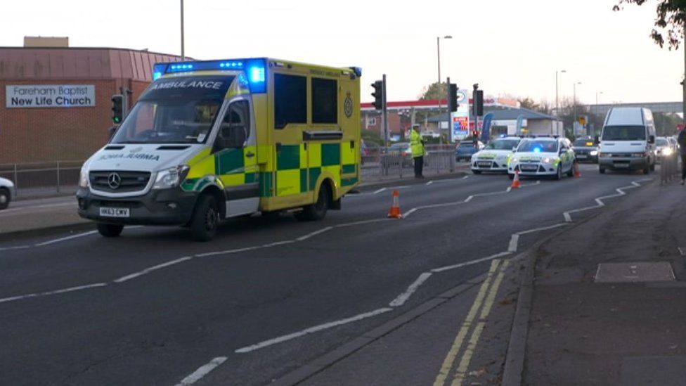 Girl, 12, hit by Hampshire police car in Fareham - BBC News