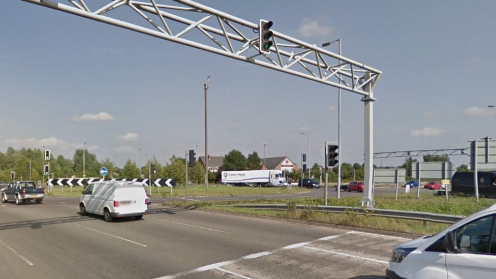 Leicester: Appeal after motorcyclist fractures neck in crash - BBC News