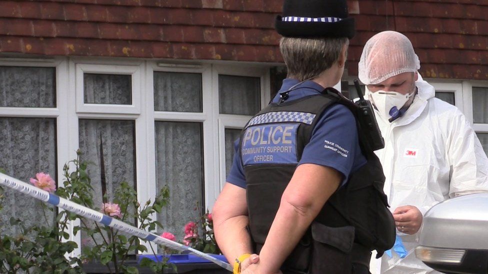 Body in doorway prompts Worthing murder probe - BBC News