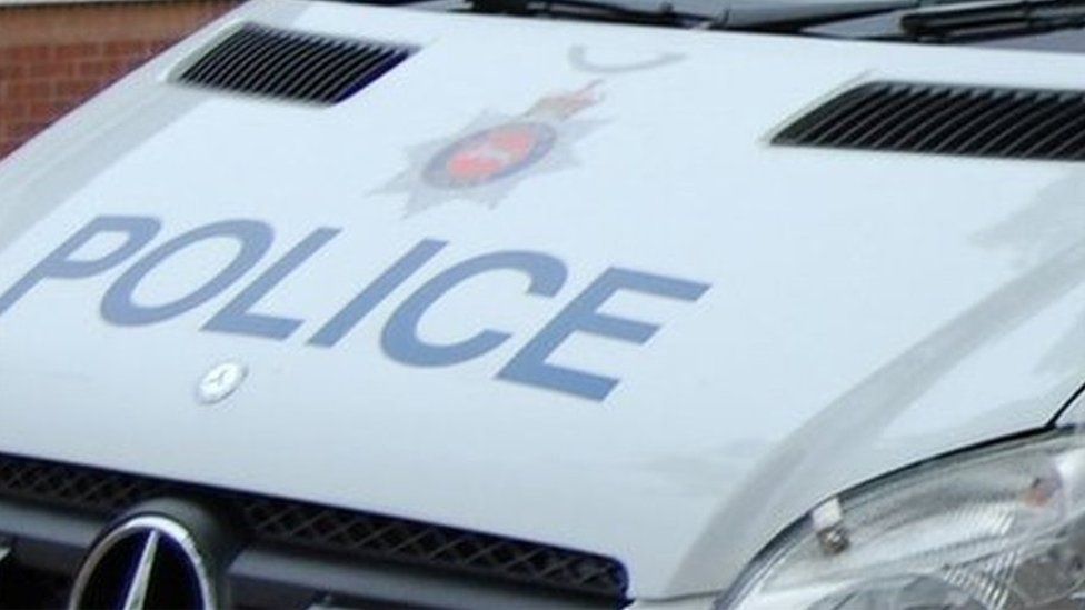 Surrey Police: Detective sacked over relationship and cover-up - BBC News