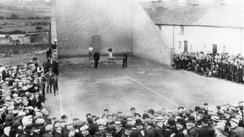 Pêl-law - y gêm genedlaethol 'goll' - BBC Cymru Fyw