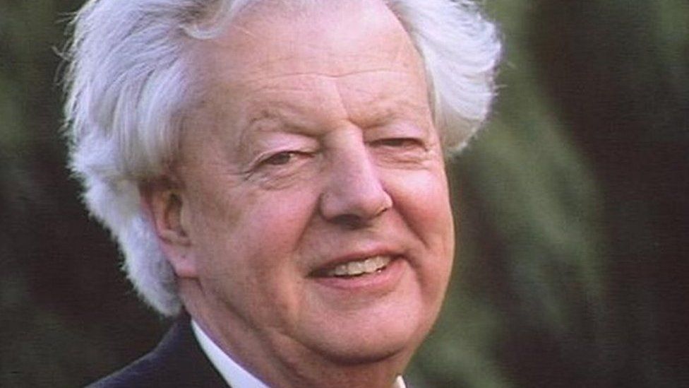 Funeral held for former Durham bishop Dr David Jenkins - BBC News