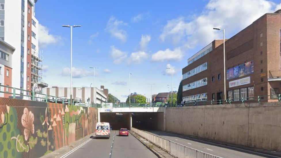 Repairs to begin on Leicester road after water leak - BBC News