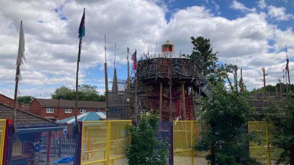 Bristol community 'desperately' calls for reopening of playground - BBC ...