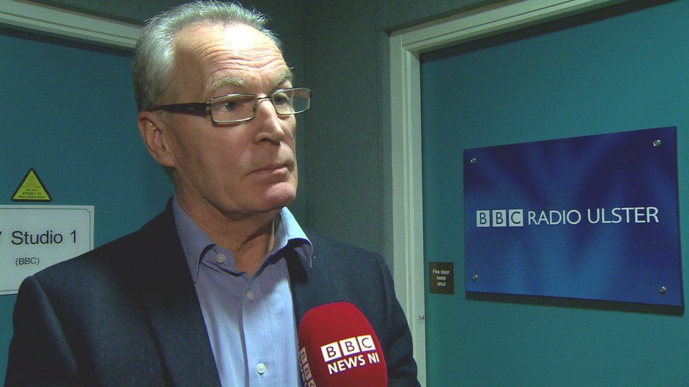 Sinn Féin MLA Gerry Kelly pays fine for removing clamp - BBC News