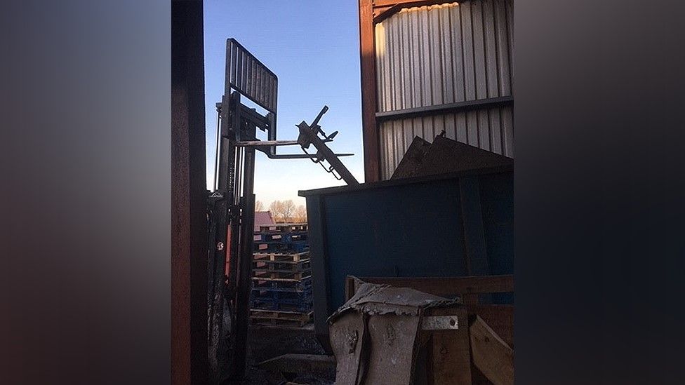 HMP Altcourse: Prison criticised after inmate dies in cell - BBC News