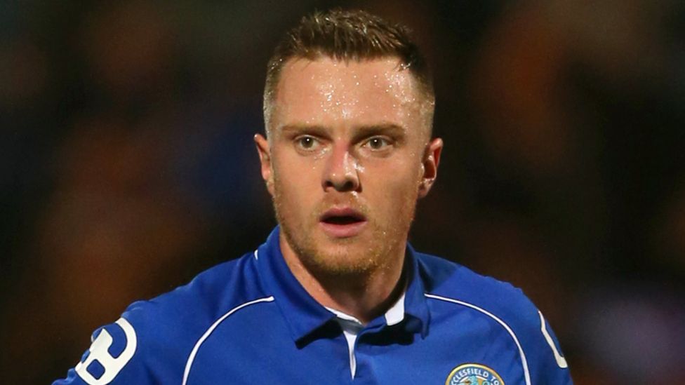 Dan Jones: Barrow sign defender after Grimsby release - BBC Sport
