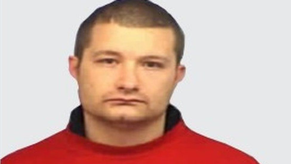 Plea over prisoner Graham Stewart missing for two years - BBC News