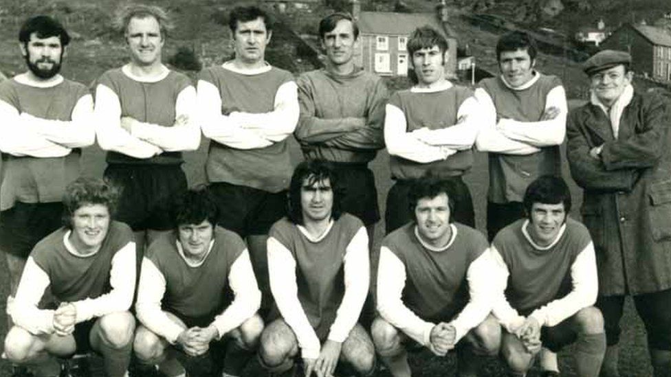 'C’mon Midffîld a Braveheart': Cofio Tarw Nefyn a thîm Nantlle Vale ...