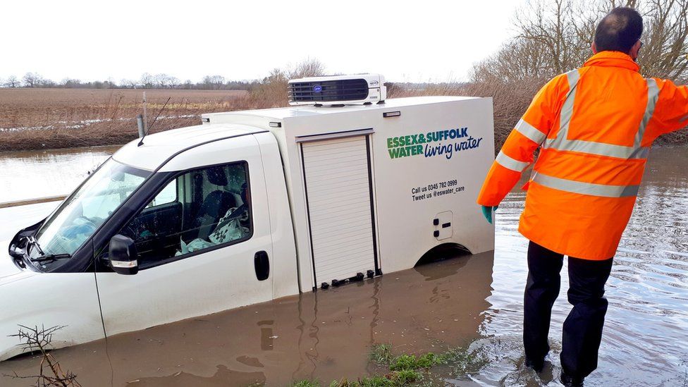 Essex and Suffolk Water van driver gets stuck in water - BBC News