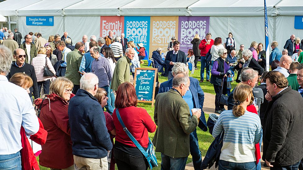 Borders Book Festival breaks visitor records - BBC News